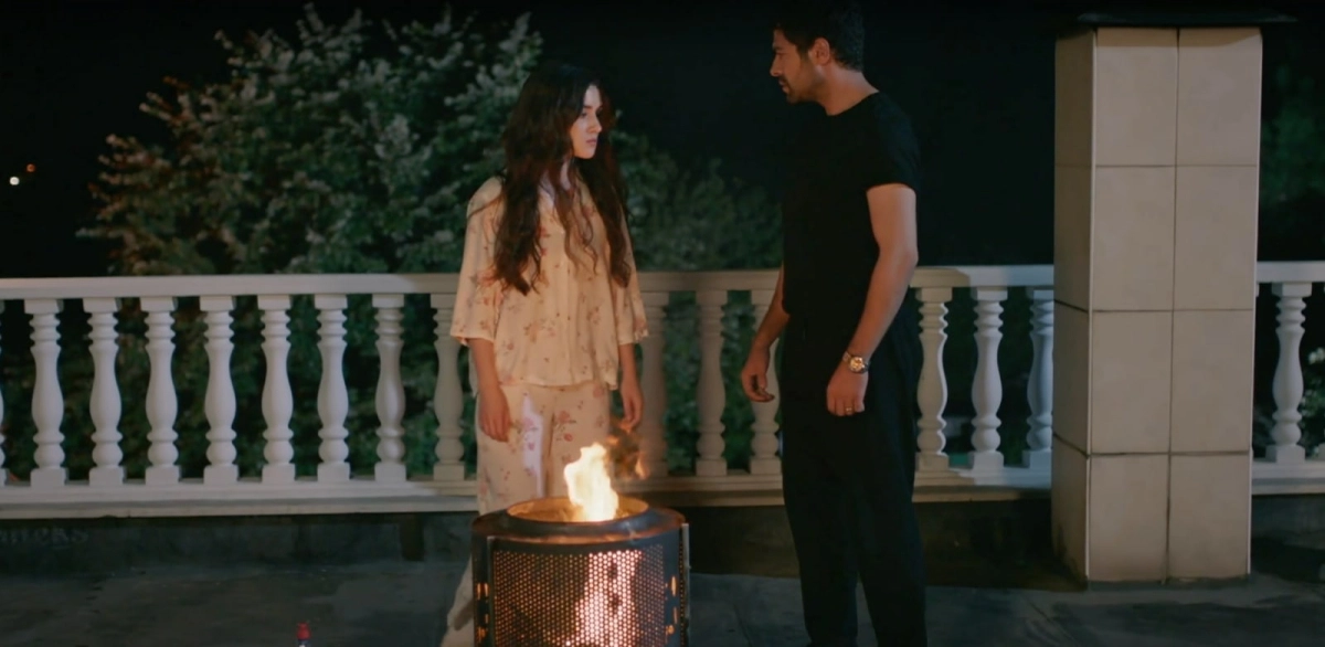 Wichrowe wzgórze - 227 i 228 odc. Zeynep niszczy pamiątki po miłości do Halila. Streszczenie 227 ...